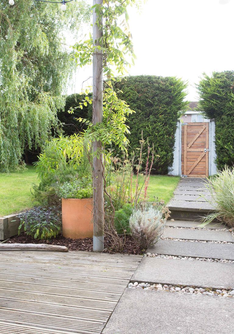 Stepping stone ideas: 11 playful ways to get around your plot ...