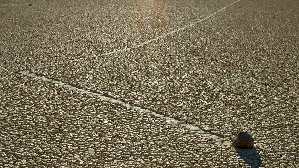 Racetrack Playa: The home of Death Valley's mysterious 'sailing stones ...
