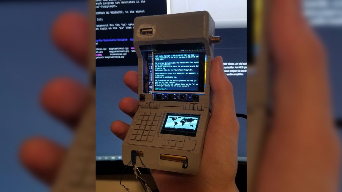 This Raspberry Pi Tricorder is Straight Out of The Alpha Quadrant | Tom ...