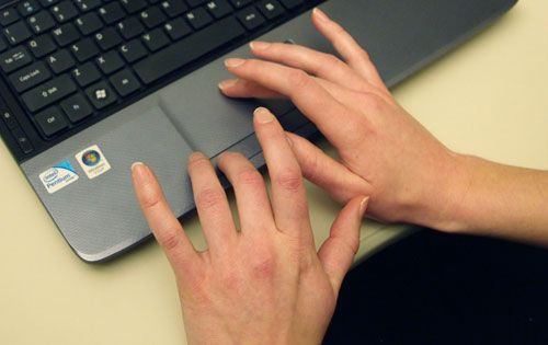 Are You A One-Handed Or Two-Handed Touchpad User? The Answer May ...