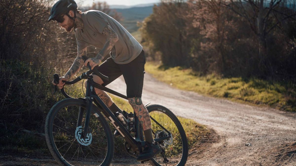 Off-road cycling top stories – Three new e-MTBs, a ton of new ...