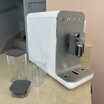Smeg Bean to Cup Coffee Machine with Automatic Milk Frother review ...