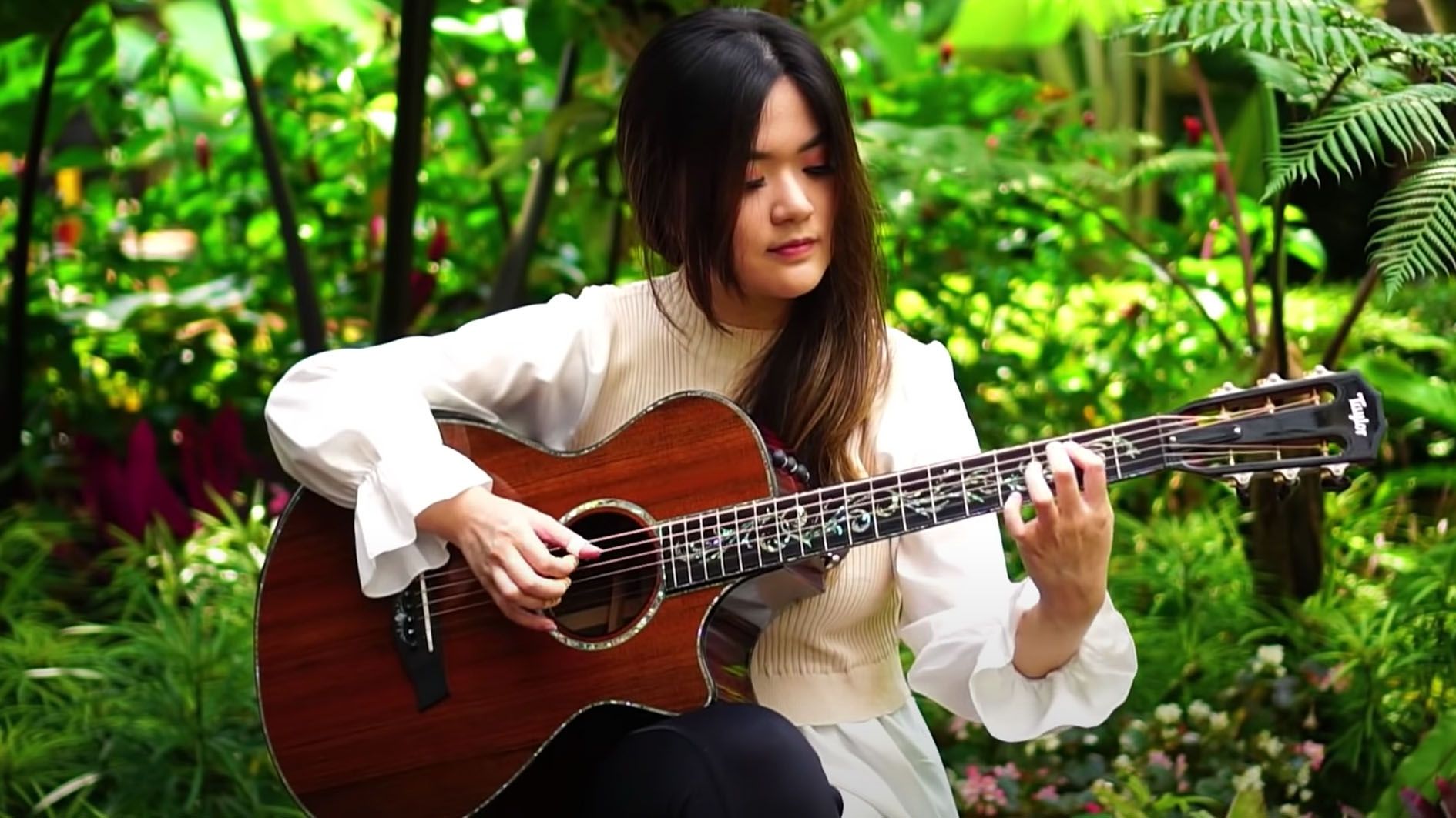 This fingerstyle acoustic arrangement of Guns N' Roses' Welcome to the ...