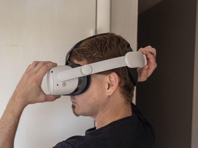 How to avoid tragedy (and broken TVs) while playing in VR on Oculus ...