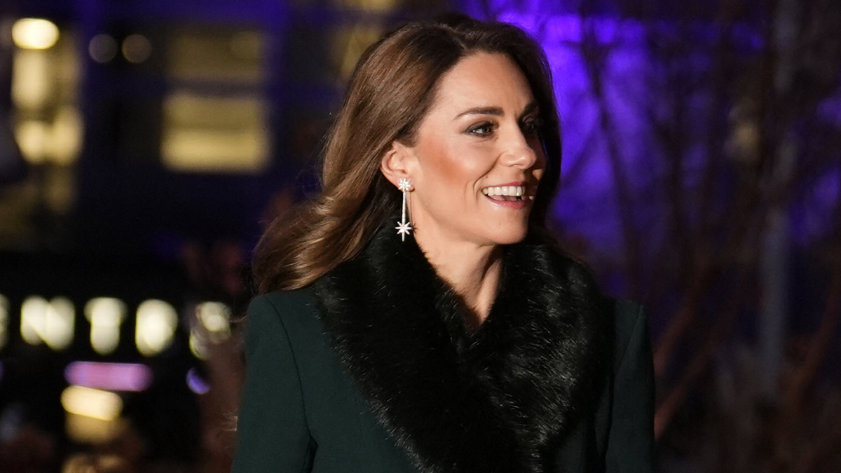Princess Kate Goes Full-On Festive Glam in a Fur-Trimmed Green Coat at ...
