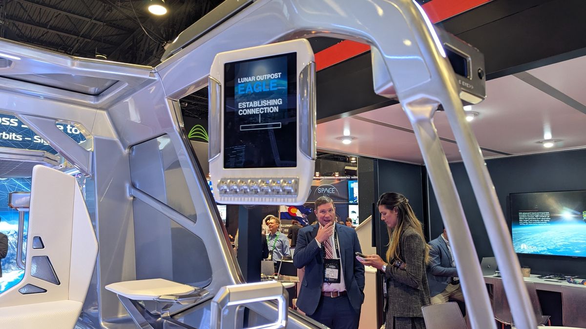 Lunar Outpost unveils sleek new 'Eagle' moon rover (photos) | Space