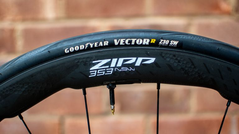 Zipp 353 NSW wheelset review: Do we really need live tyre pressure ...