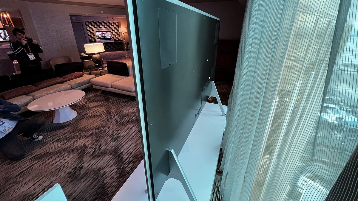 I tried LG’s wireless OLED TV with 4K 120Hz video; it’s impressive, but ...