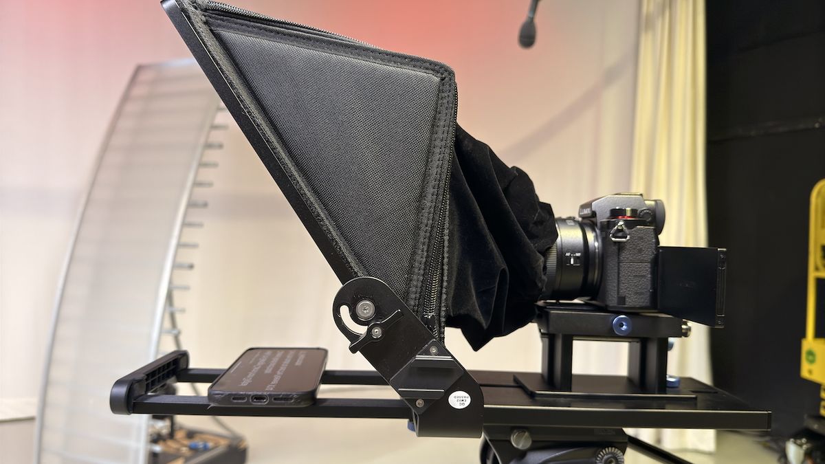 Neewer Teleprompter X14 III review | Digital Camera World
