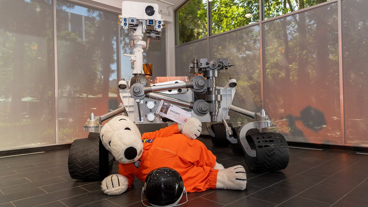 In Photos: Snoopy Visits NASA's Jet Propulsion Laboratory | Space