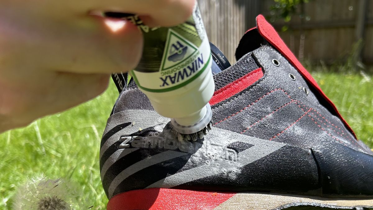 How to clean hiking boots in five easy steps | Advnture