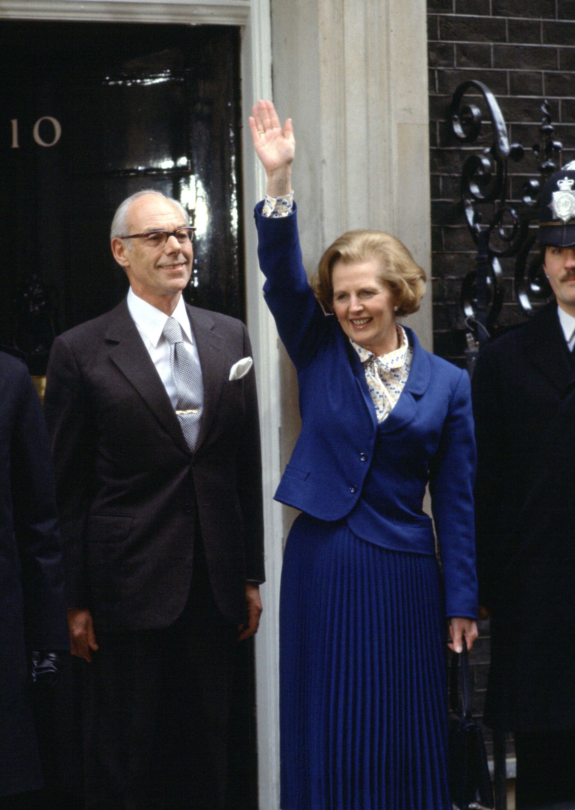 Princess Diana and Margeret Thatcher’s blue power suits in The Crown ...
