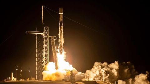 SpaceX's last launch of 2024 puts Starlink satellites into orbit (video ...
