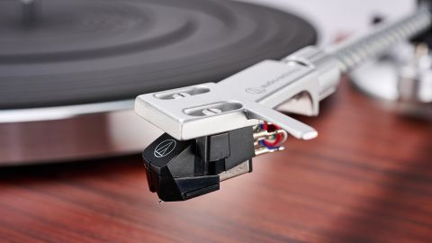 Audio Technica AT-LPW50BTRW: appealing turntable with fine features and ...