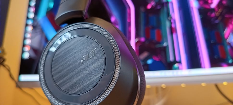 Poly Voyager 8200 UC review: ANC headphones uphold Plantronics heritage ...