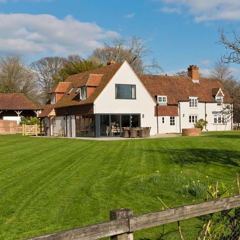 See how modern renovations transformed this Grade-II listed farmhouse ...