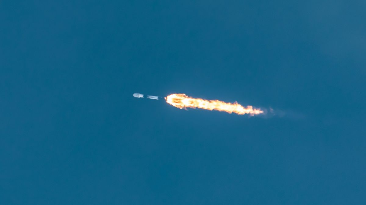 SpaceX launches Starlink satellite stack from Vandenberg Space Force ...