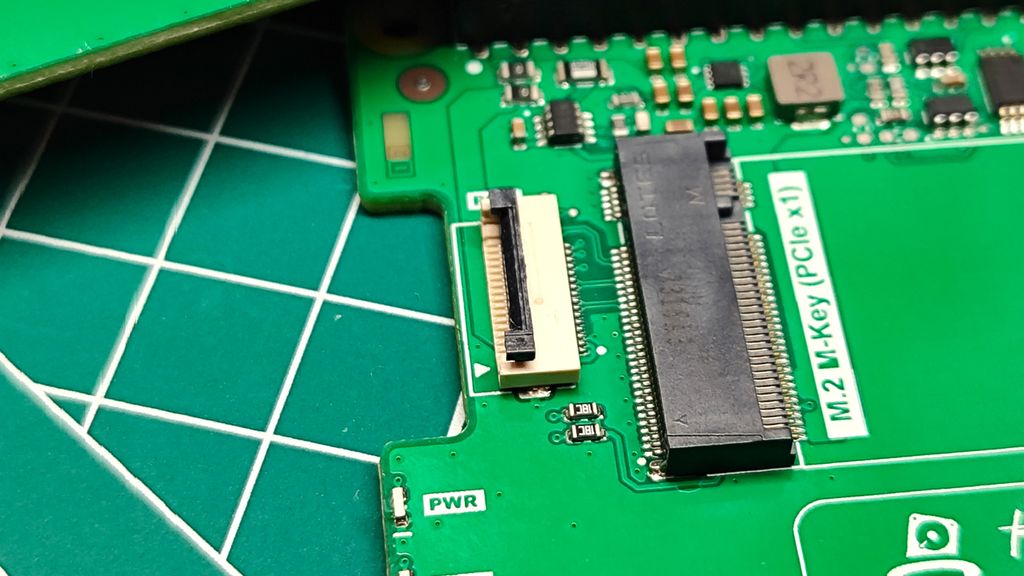 Pineberry Pi Hat Drive Review: Use NVMe SSDs with Your Pi | Tom's Hardware Pineberry Pi Hat Drive Review: Use NVMe SSDs with Your Pi | Tom's Hardware