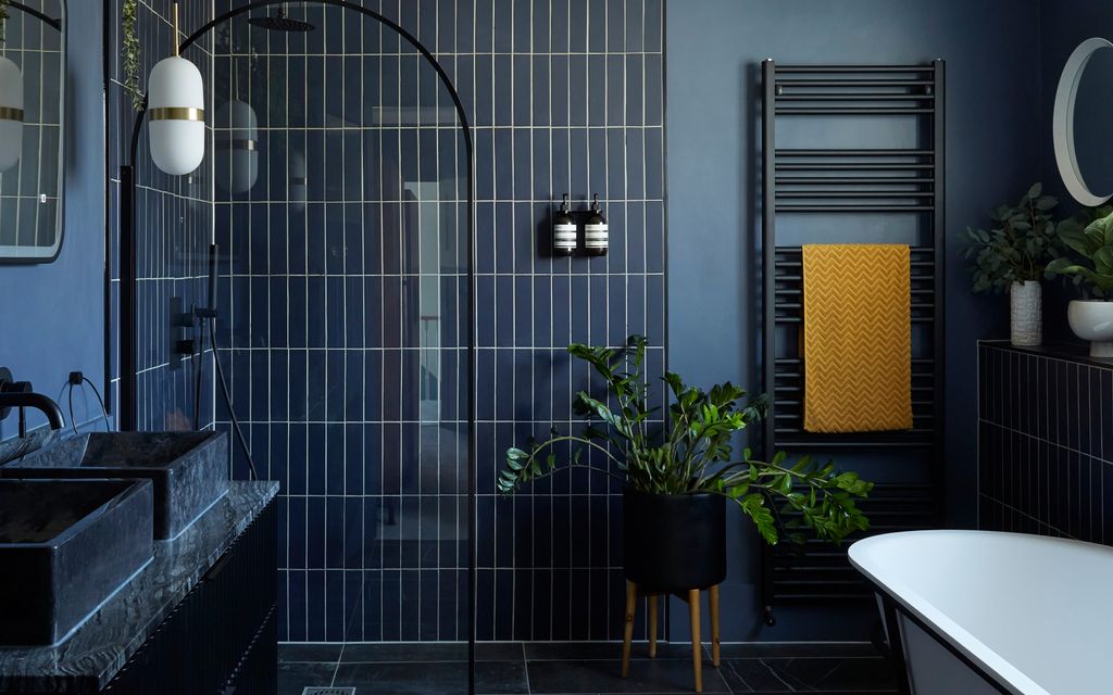 A navy en-suite bathroom remodel with dark and curvy details | Ideal Home