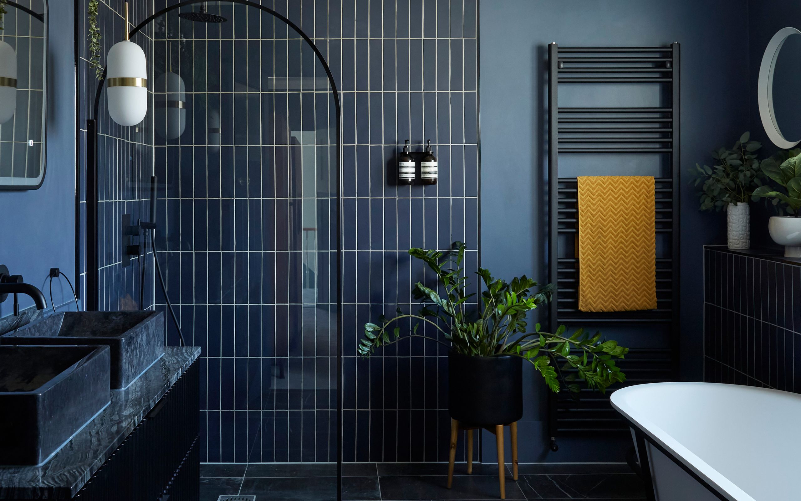 A navy en-suite bathroom remodel with dark and curvy details | Ideal Home