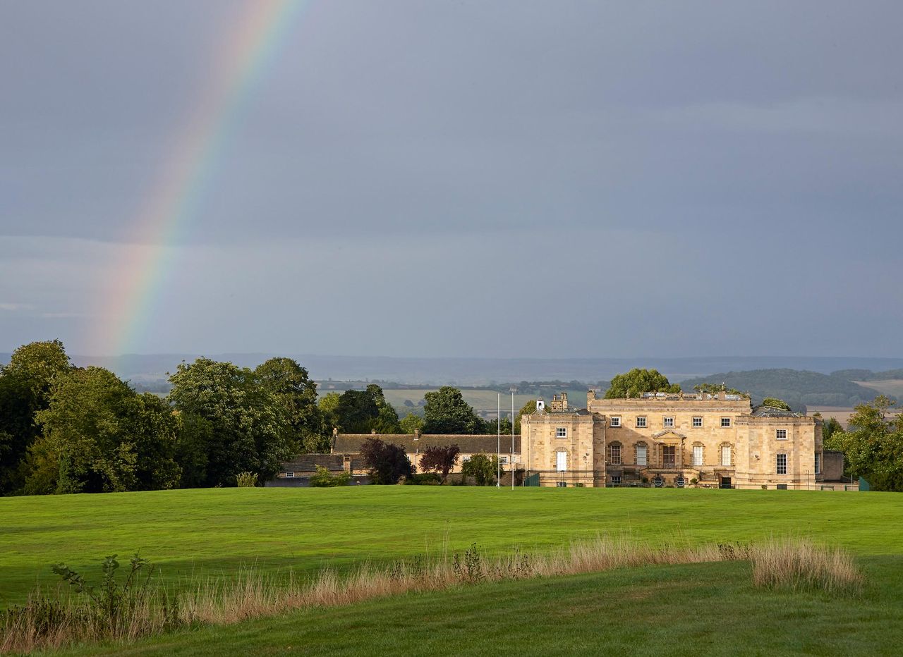 The English country house in the Regency period: Fashionable novelty ...