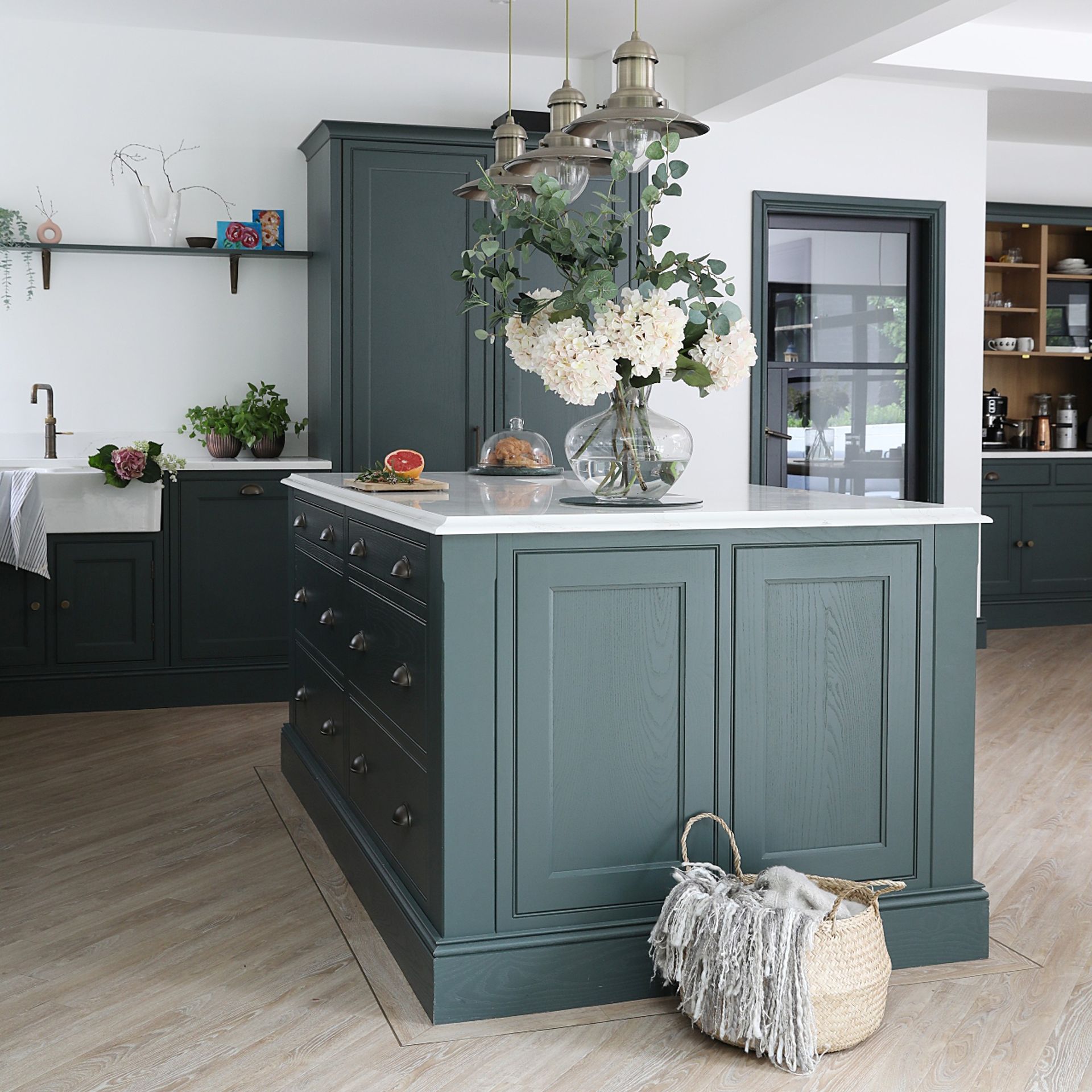 How to preserve flowers: 4 methods for forever flowers | Ideal Home