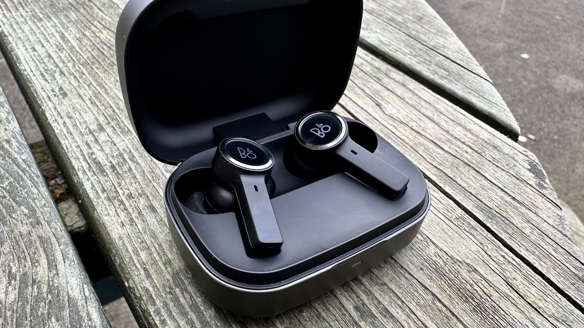 Master & Dynamic MW09 review: Premium earbuds that are worth every cent ...