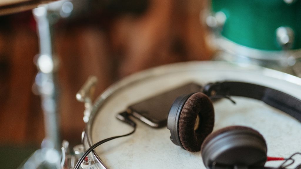 The drummer’s guide to running click and backing tracks from a phone or ...