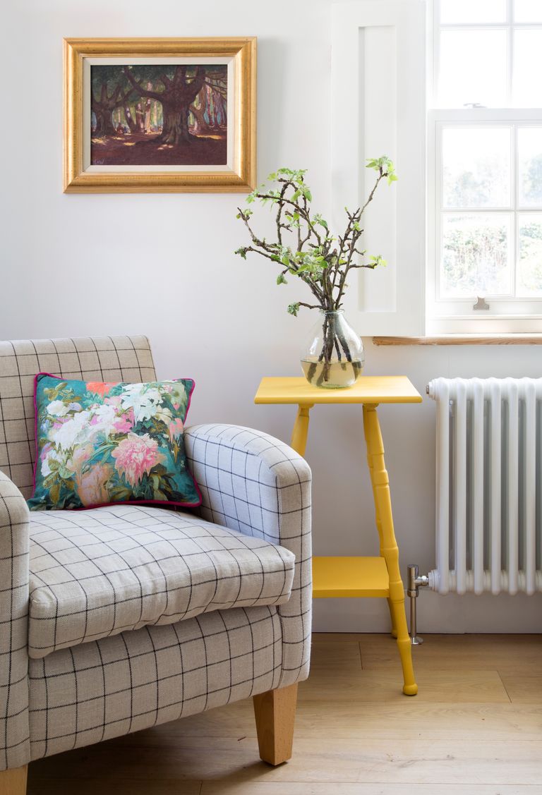 How to paint a radiator: step-by-step for an expert finish | Homes and ...