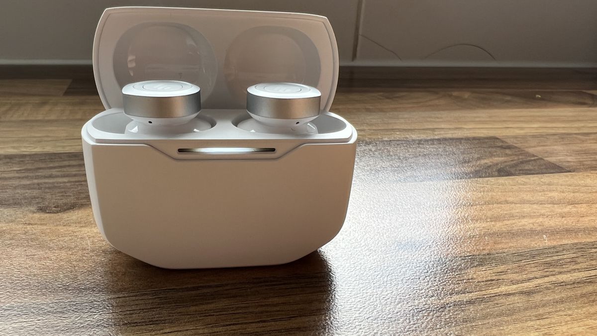 Edifier W240TN review: Budget bangers | Laptop Mag