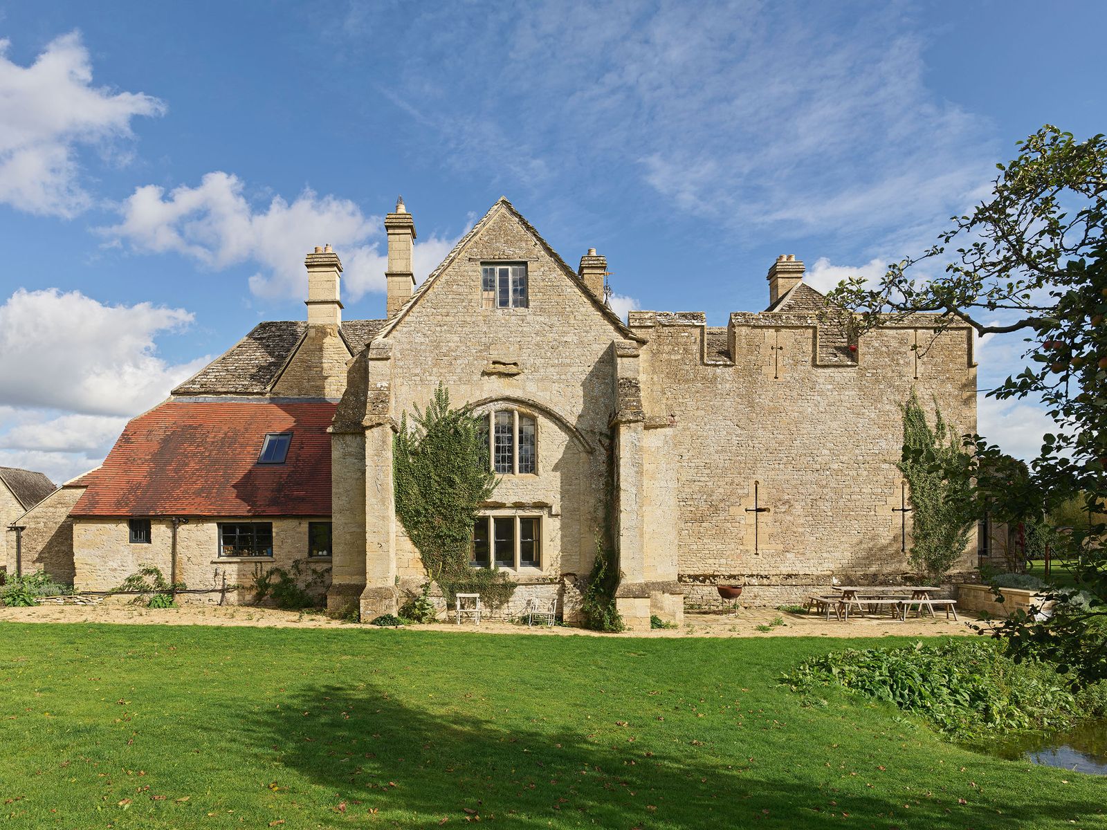 How Bampton Castle became Ham Court: The manor house-turned-castle, and ...