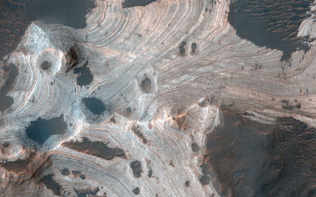 Mars rock layers swirl in gorgeous crater photo | Space