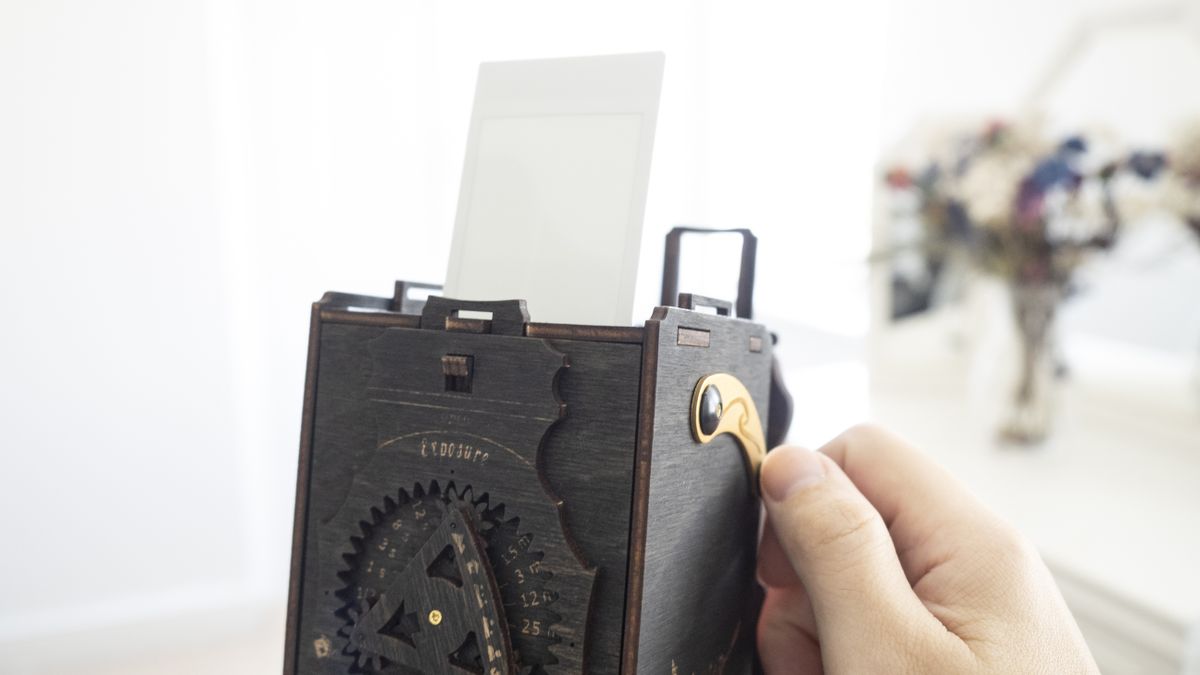 This wooden hand-crank camera might be the most fun I've ever used ...