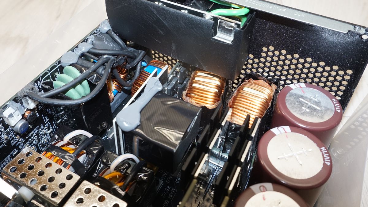 FSP MEGA TI 1650W Titanium power supply review | Tom's Hardware