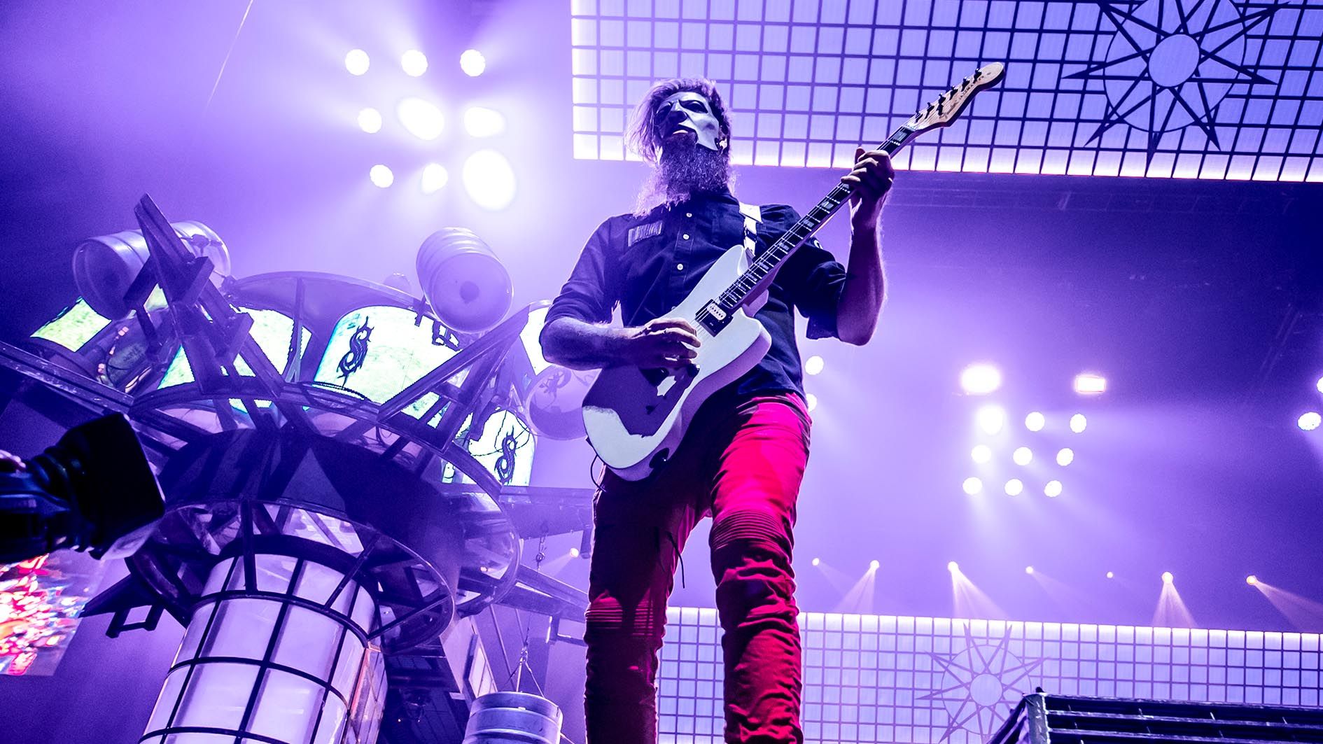 Slipknot dial back the tempo on Yen, the brooding third single from ...