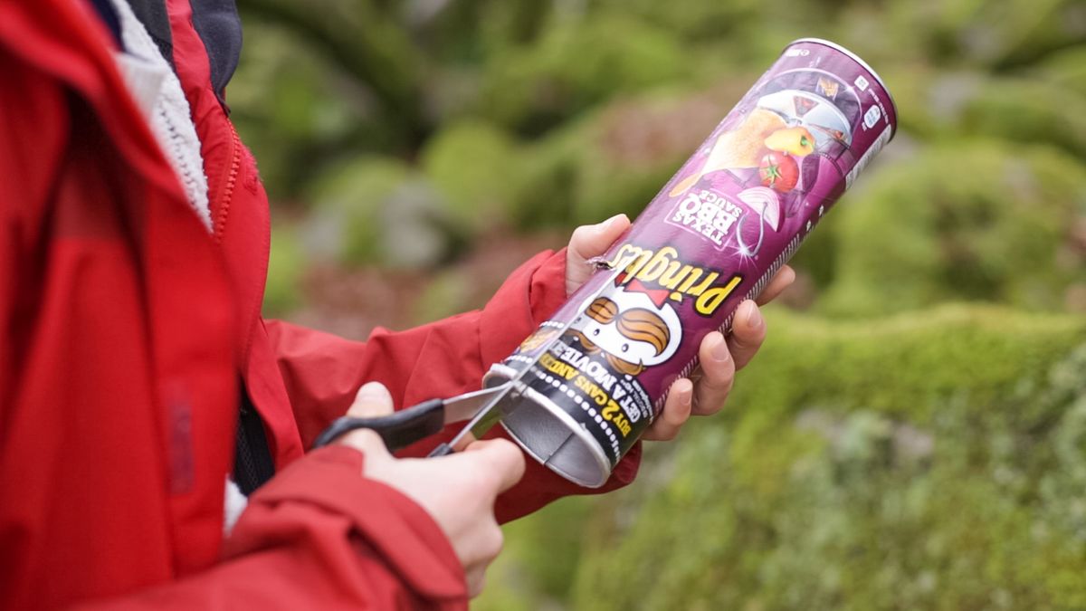 Photography hacks: Turn a Pringles can into a macro flash diffuser | Digital Camera World