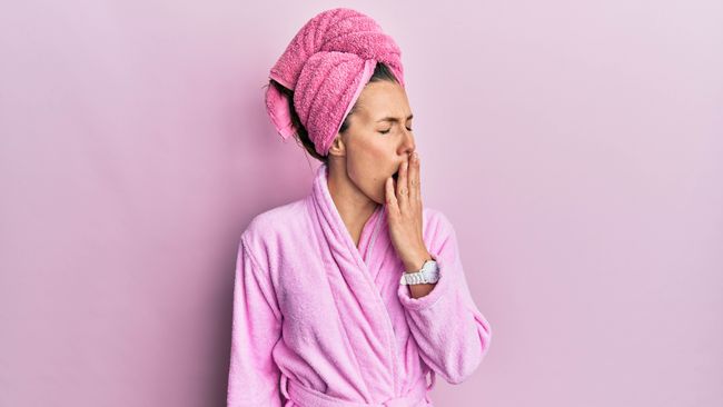 Should you shower in the morning or at night? Here’s what the experts ...