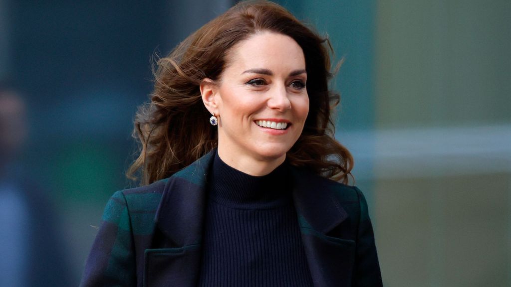 Kate Middleton's new long suede skirt is our #1 winter wardrobe staple ...