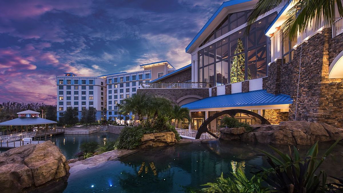 Christmas At Universal Orlando And Universal Studios Hollywood: A Full ...