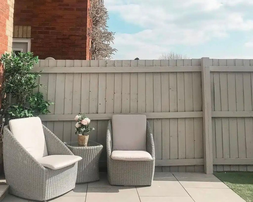 What fence color will add the most value? Experts advise | Homes and ...