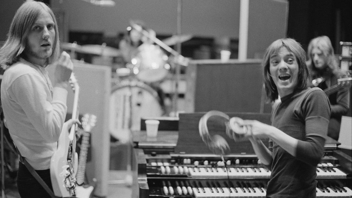 "I Was Set Free": Humble Pie Guitarist Clem Clempson Talks Lighting up ...