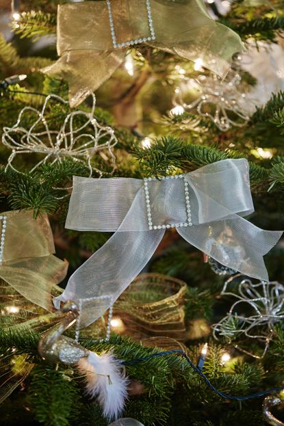 Christmas tree ribbon ideas: 9 decorative looks | Homes and Gardens