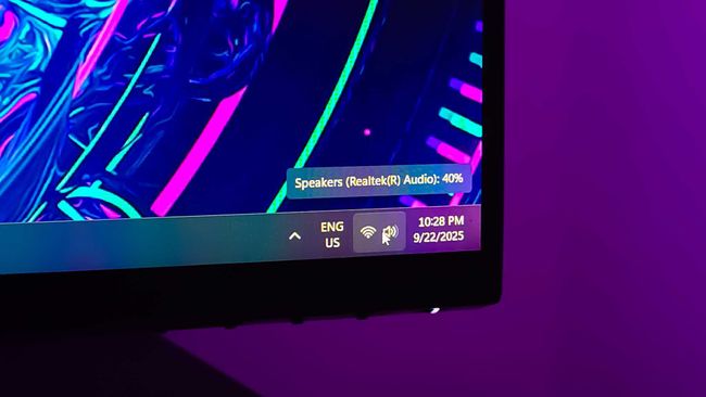 Third-party mode brings rumored Windows 12's floating Taskbar to ...