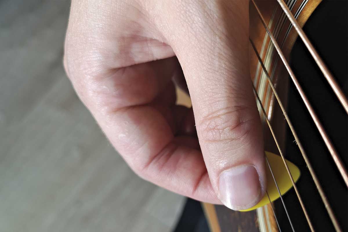 How to strum 16th notes on guitar | Guitar World