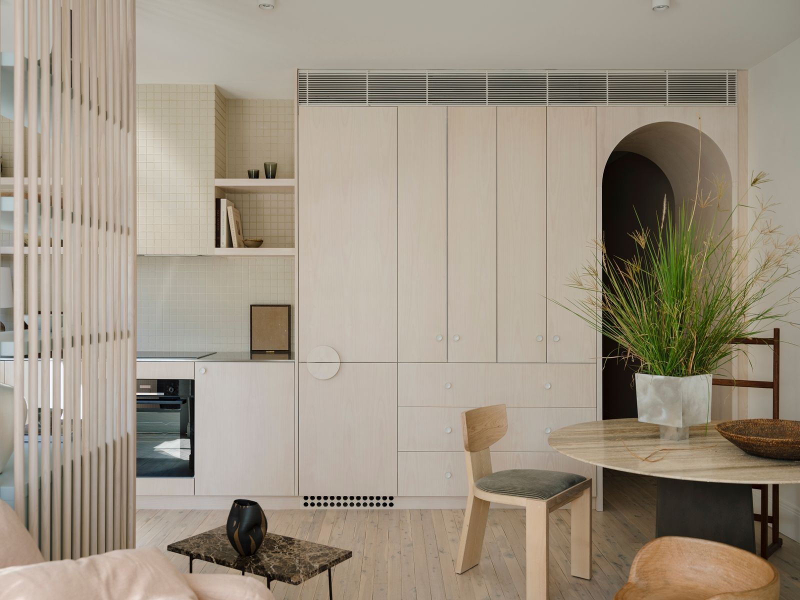 10 Minimalist Apartment Ideas for Uncluttered Small Spaces | Livingetc