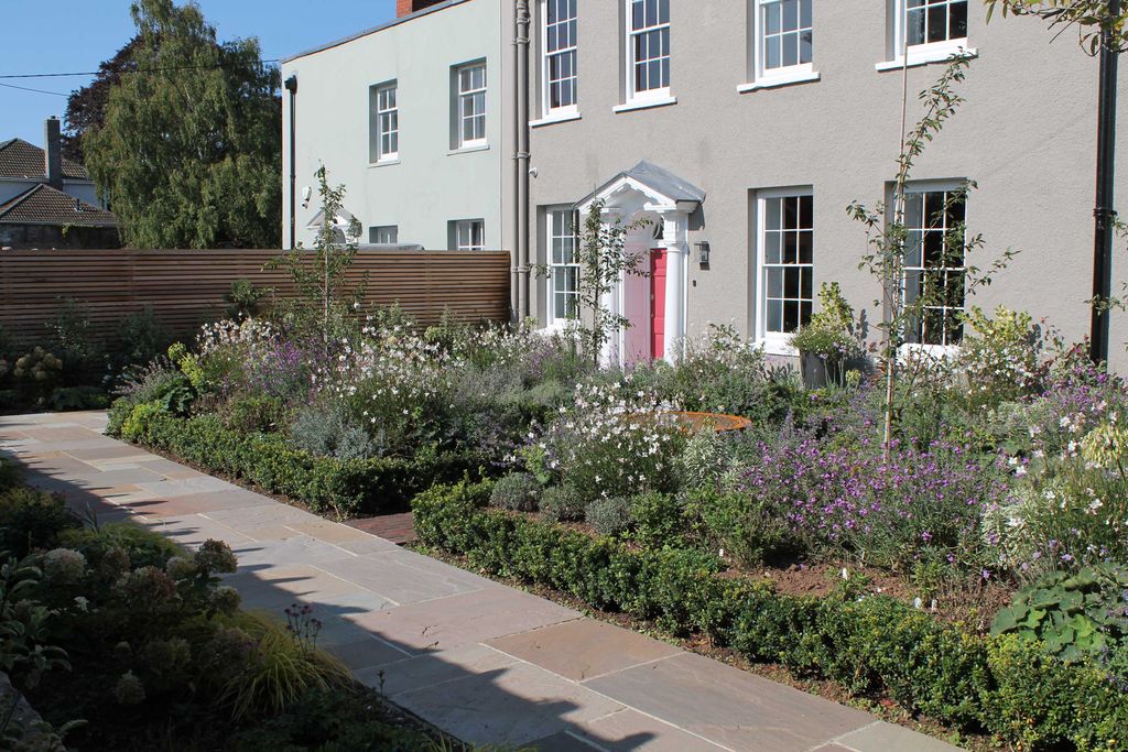 Small front garden ideas: 13 welcoming ways with landscaping and plants ...