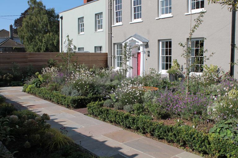 Small front garden ideas: 13 welcoming ways with landscaping and plants ...