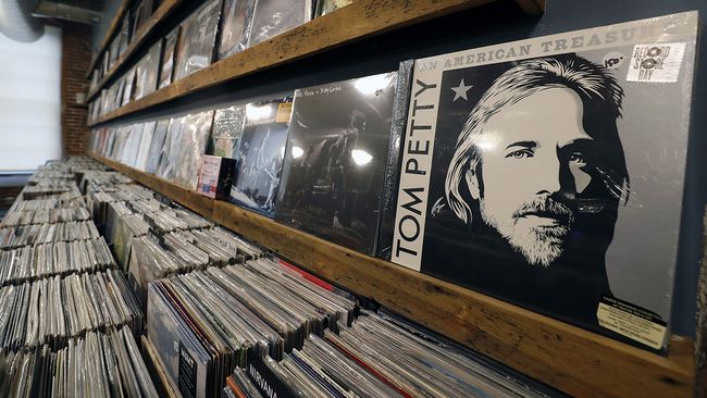 Cheap vinyl records 2025: The best vinyl records on sale in rock, metal ...