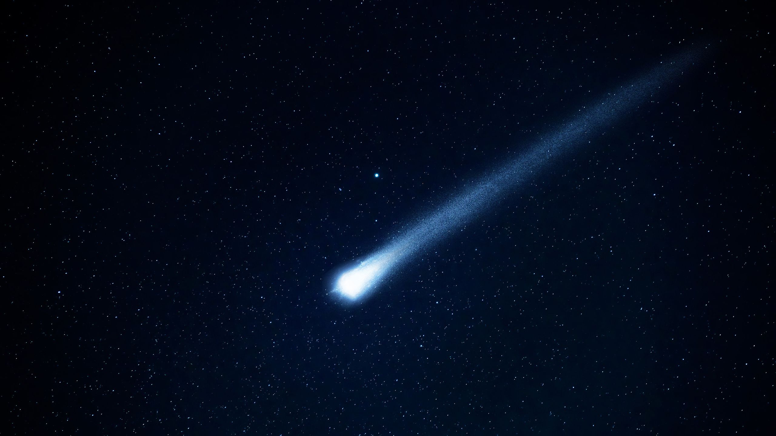 Mysterious blue fireball streaks above Western Australia, puzzling ...