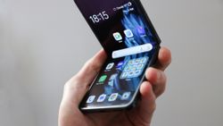 Samsung patents folding L-shaped smartphone | Digital Camera World